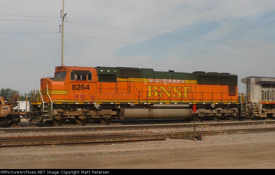 BNSF 8264
